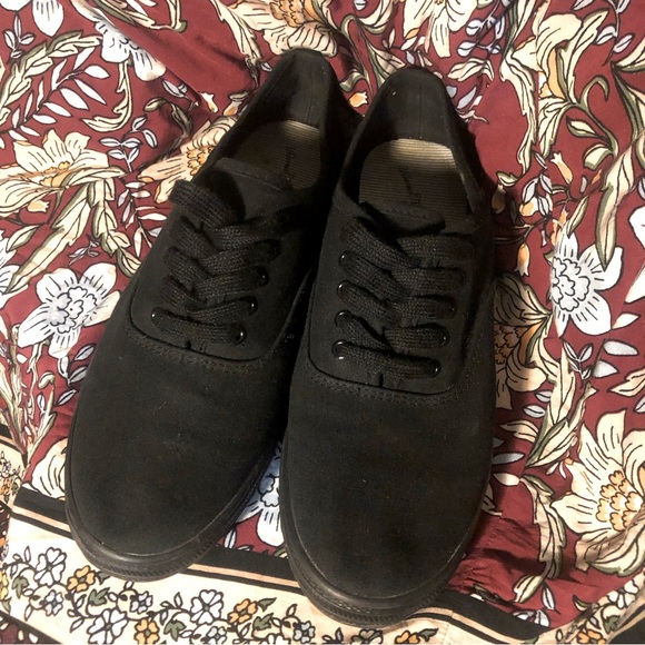 Universal Thread | Shoes | Universal Thread Target Canvas Tennis Shoes ...